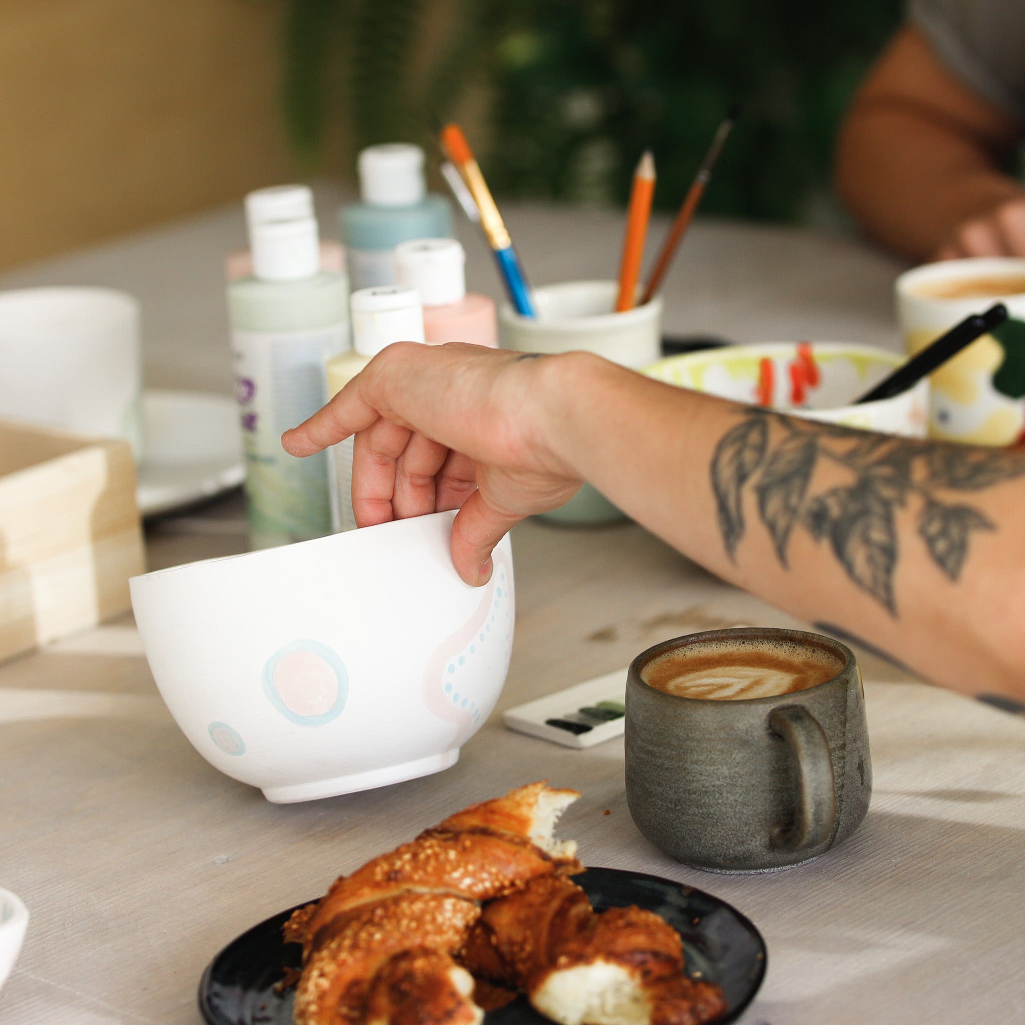 PAINTING ON CERAMICS – Atelier Forma